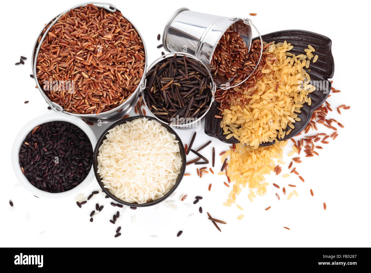 Différents types de riz dans des seaux et pots Photo Stock - Alamy