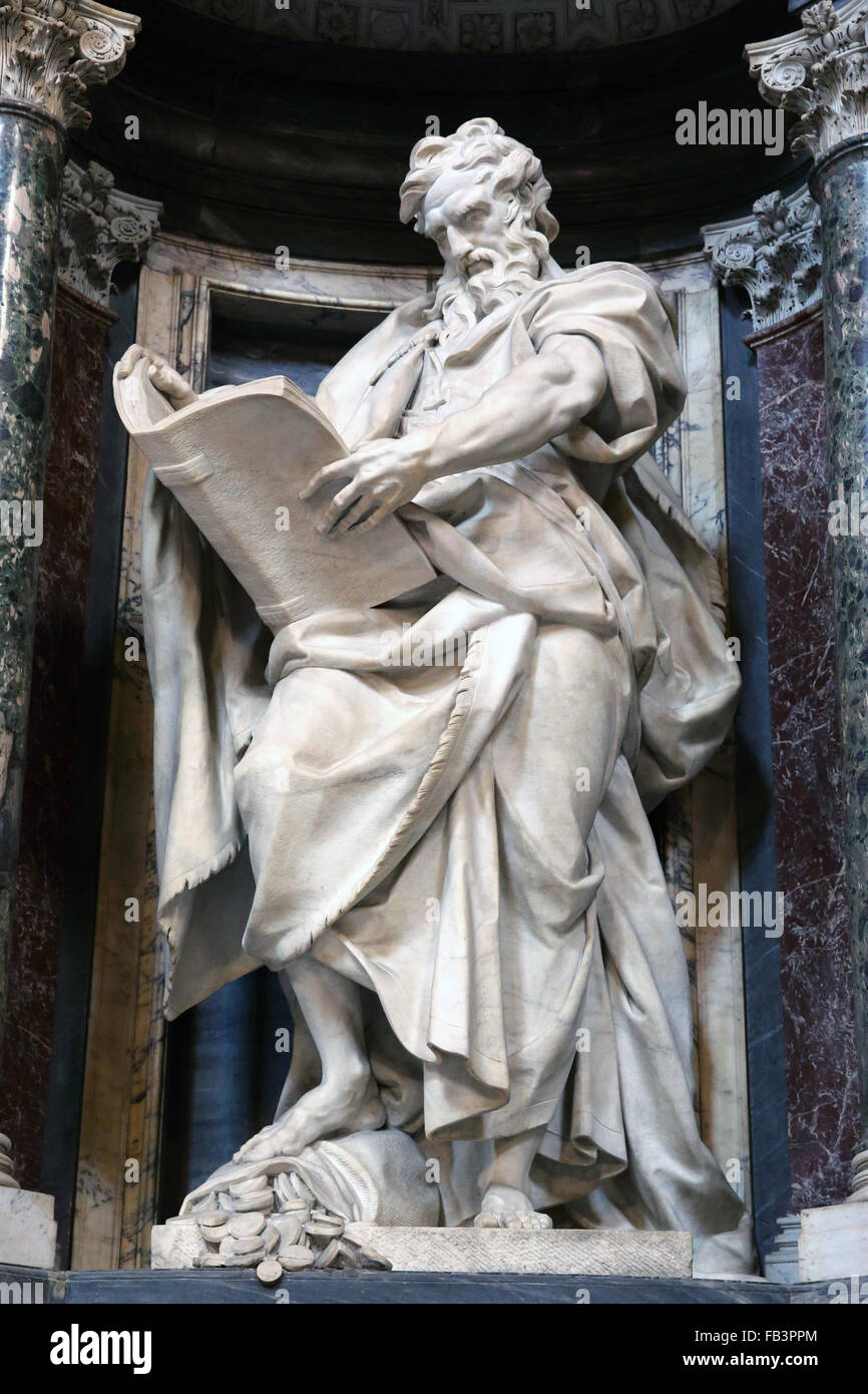 Statue de Saint Matthieu dans la Basilique Saint-Jean de Latran à Rome ...