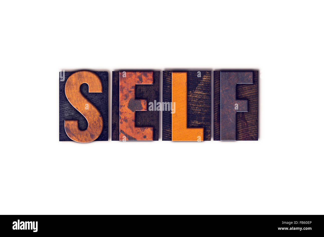 Le mot "moi" écrit en police de caractère, en bois vintage isolé sur ...