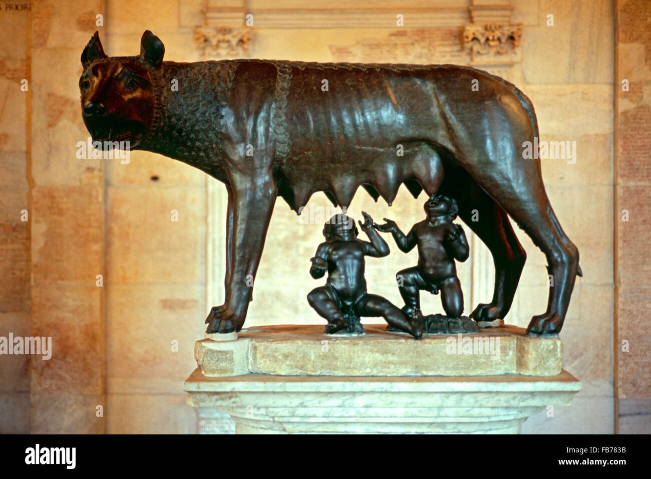 Wolf lupa capitolina art Banque de photographies et d’images à haute ...