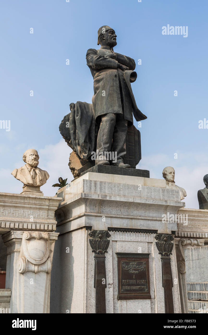 Statue de Ferdinand Auguste Mariette, le Musée égyptien, Le Caire ...