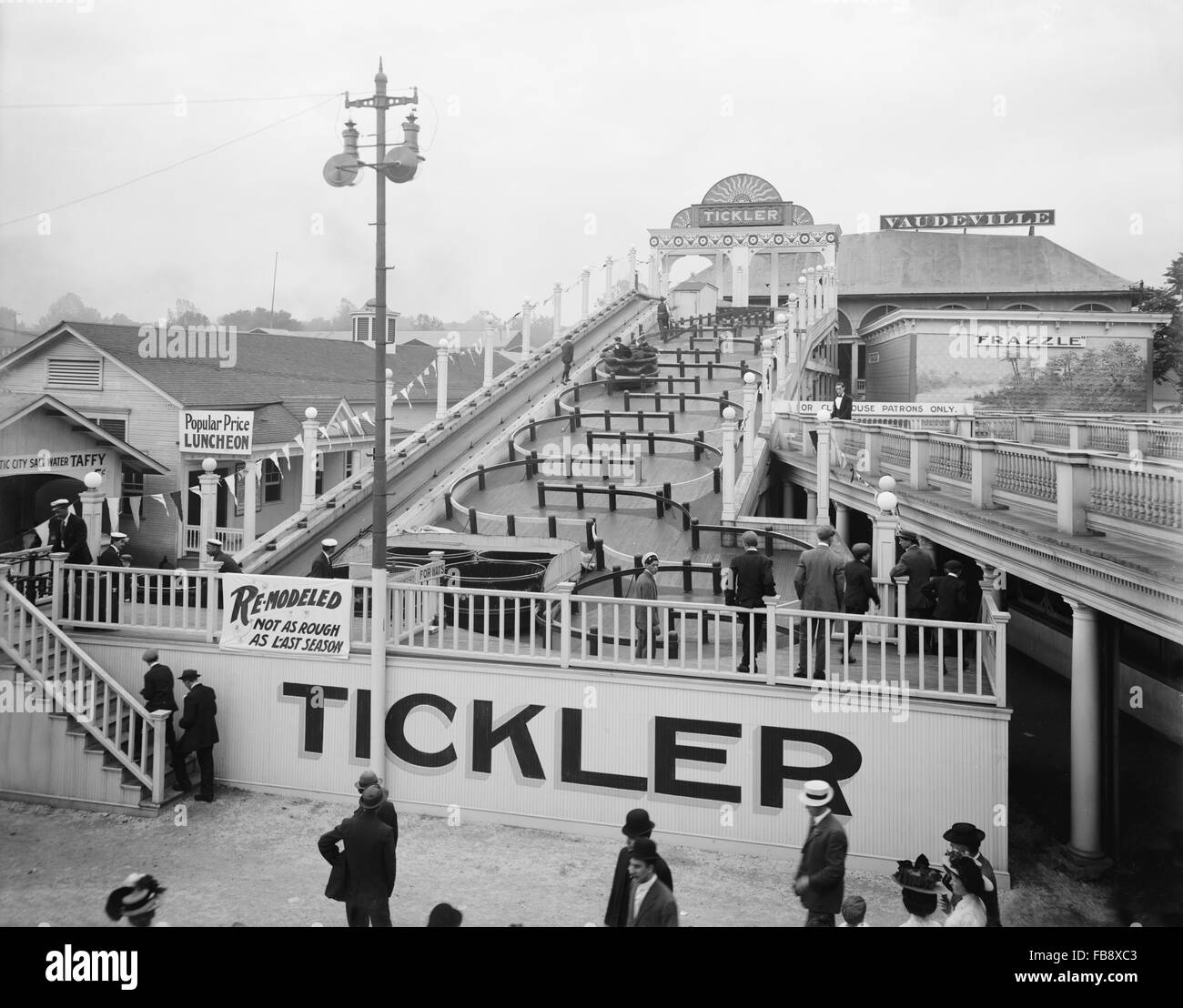 Divertissement dans le parc d'attractions Banque de photographies et d ...