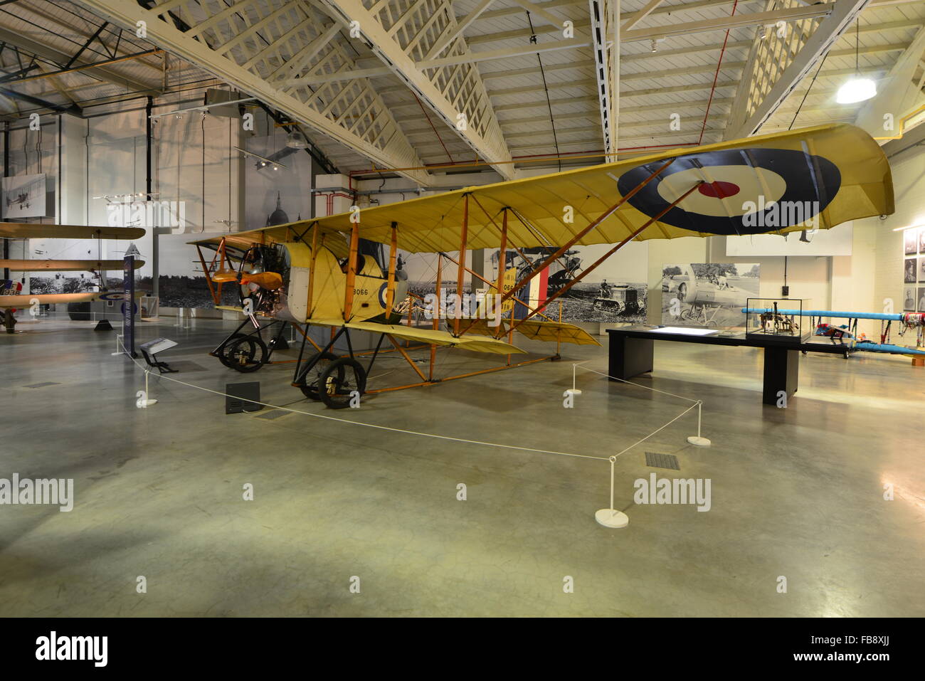 Caudron biplane Banque de photographies et d’images à haute résolution ...