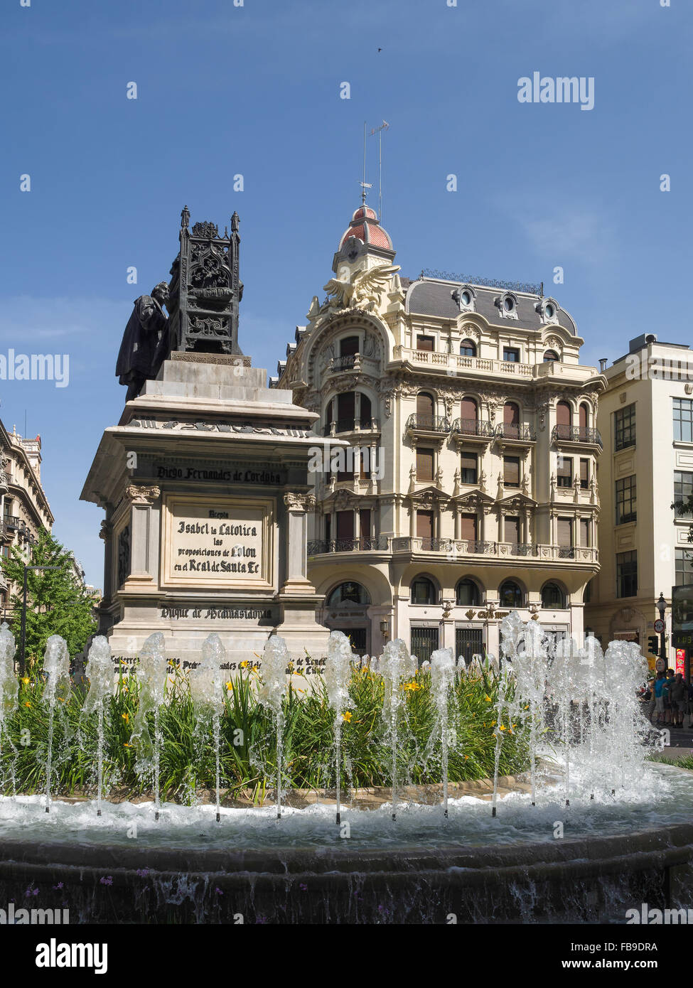 Granada spain statue queen isabella Banque de photographies et d’images ...