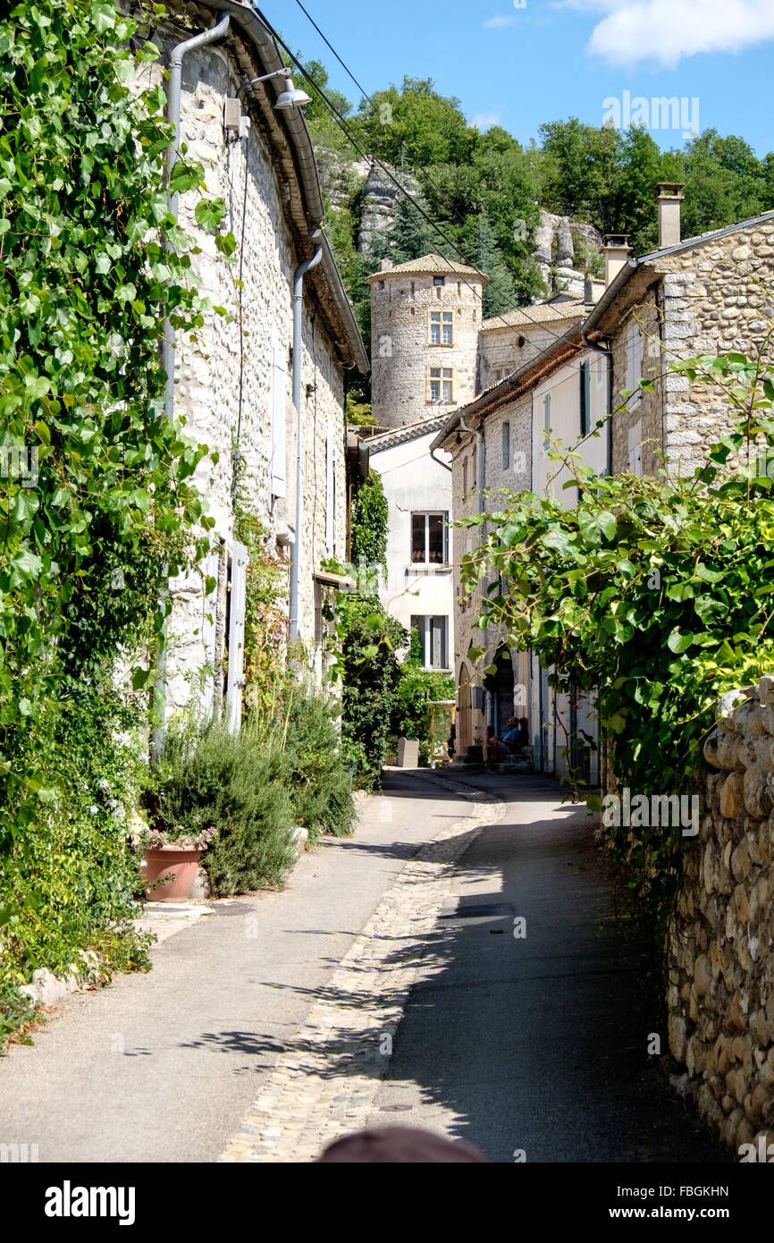 Village de Vogue par la rivière Ardèche, France Photo Stock - Alamy