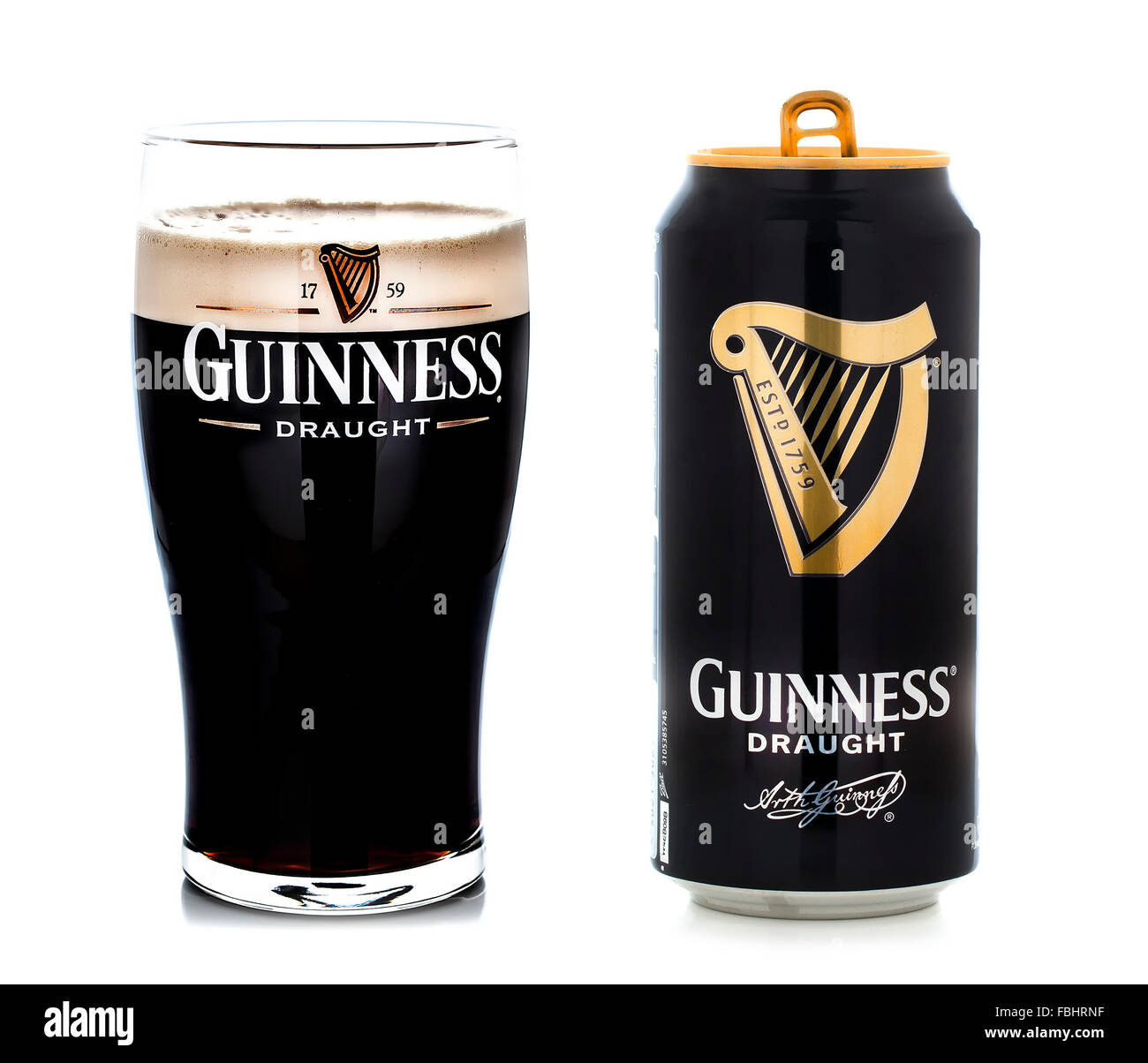 Pinte de Guinness, la célèbre bière irlandaise sur un fond blanc Photo ...