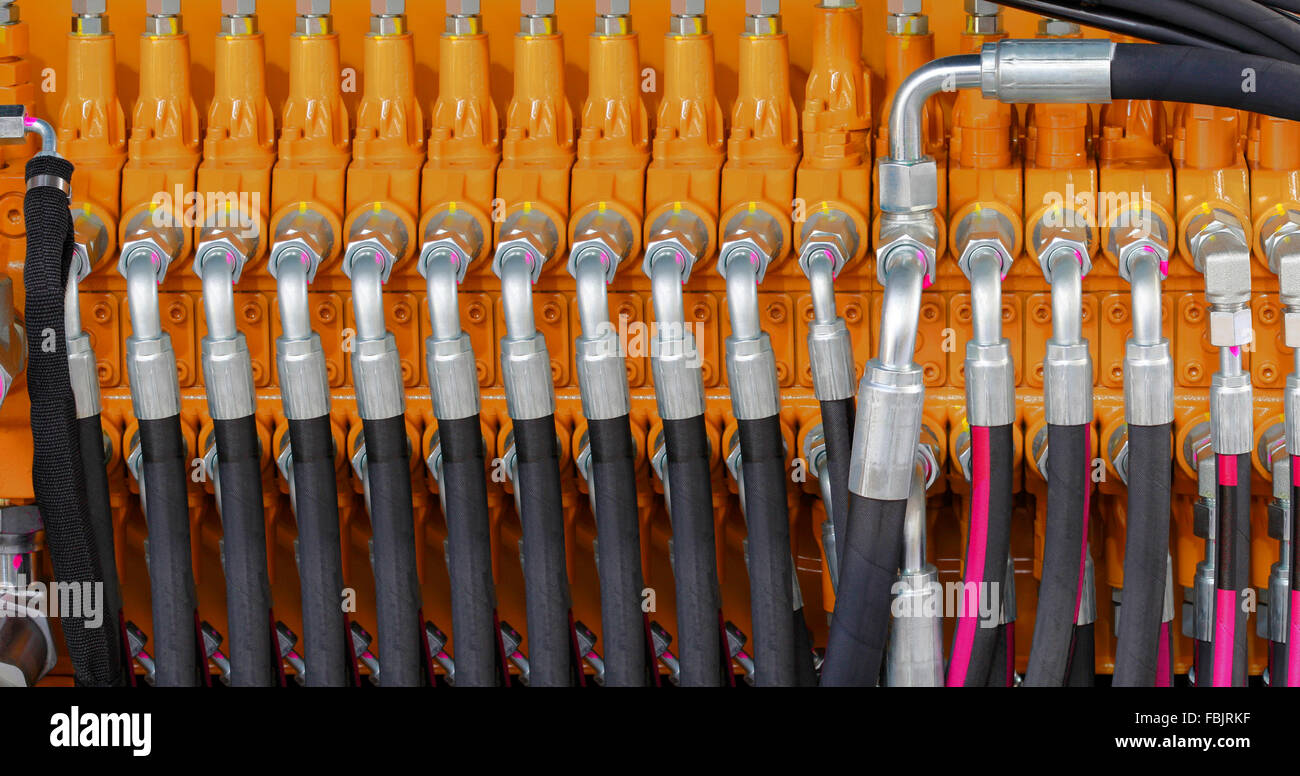 La pression hydraulique du système de flexibles d'excavateur Photo ...