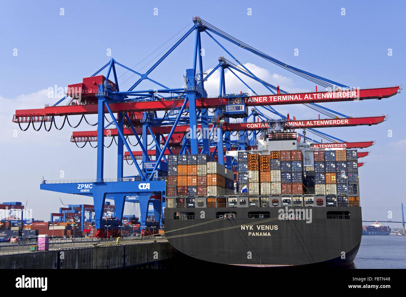 Container terminal altenwerder Banque de photographies et d’images à ...