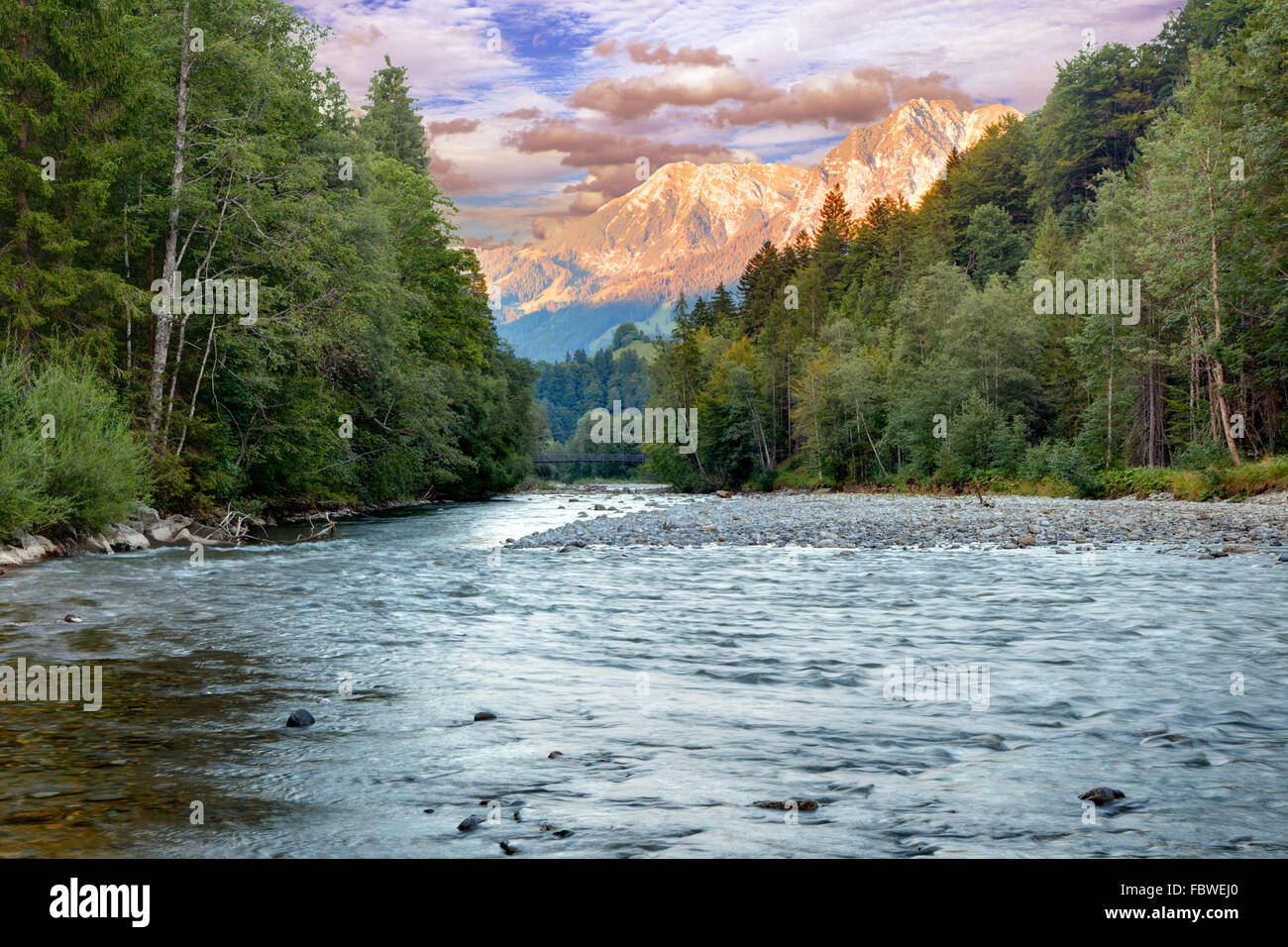 Rivière de montagne Banque de photographies et d’images à haute ...