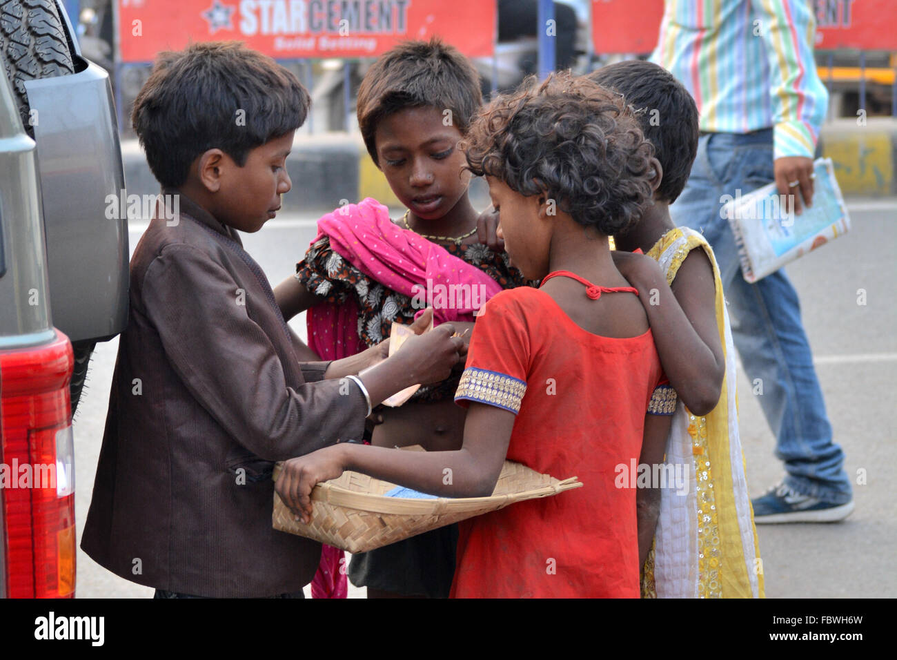 Poor kid Banque de photographies et d’images à haute résolution - Alamy