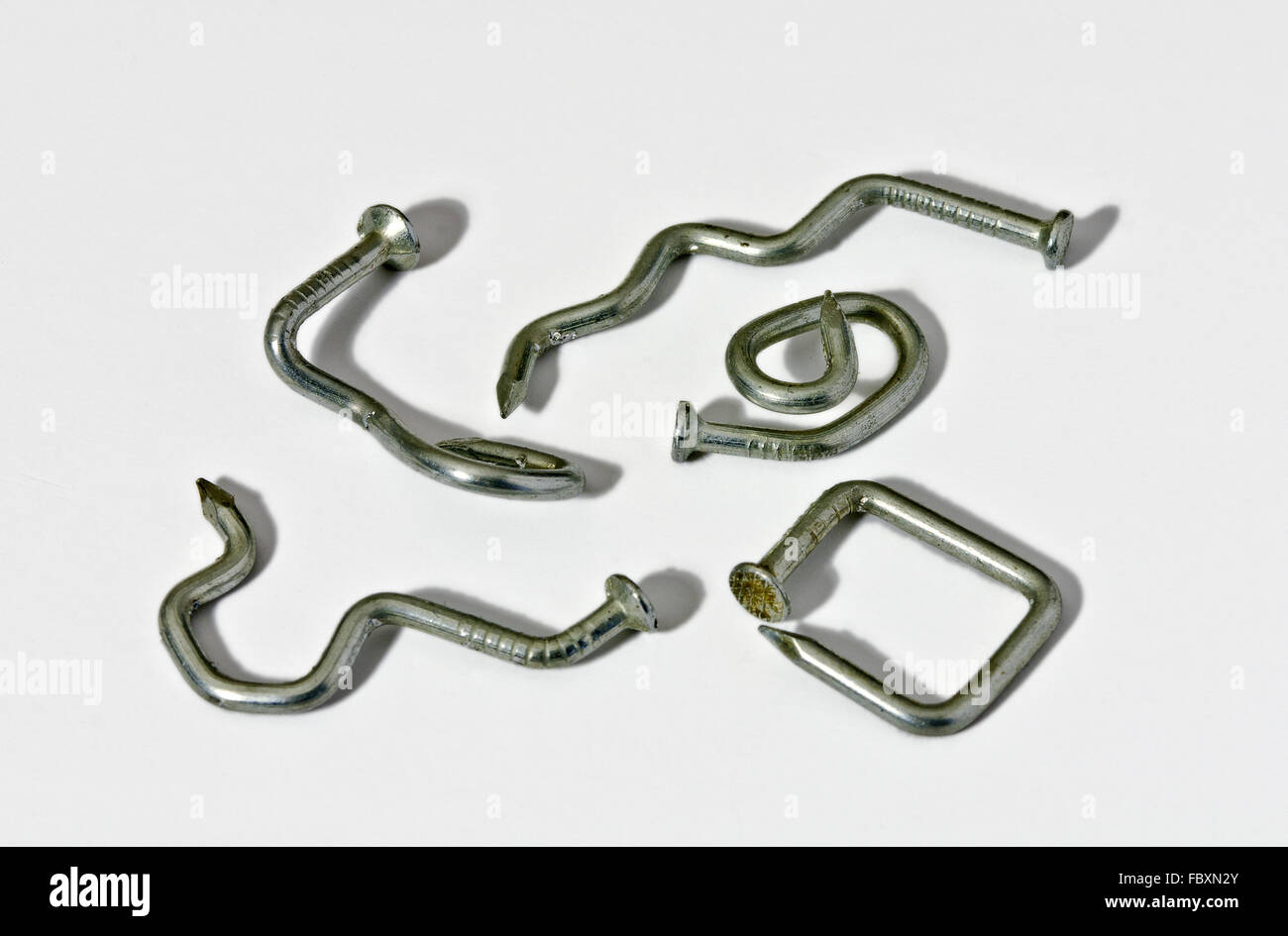 Clou tordu Banque de photographies et d’images à haute résolution - Alamy