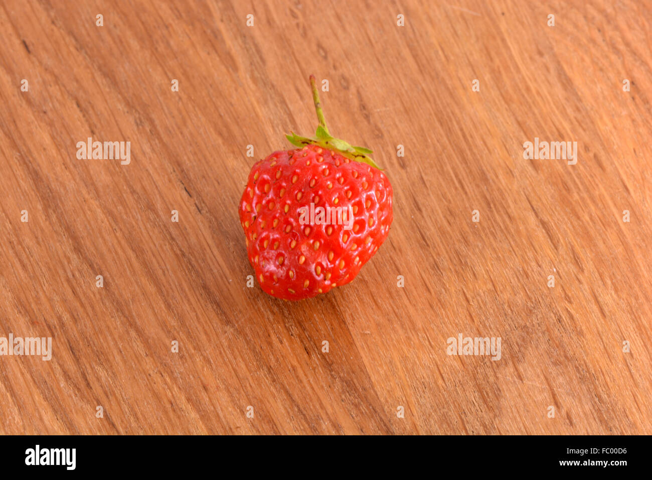 Petite fraise Banque de photographies et d’images à haute résolution ...