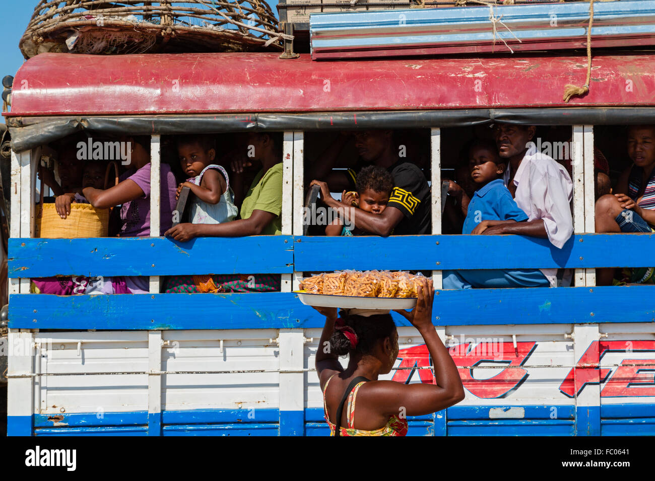 Taxi brousse madagascar Banque de photographies et d’images à haute ...