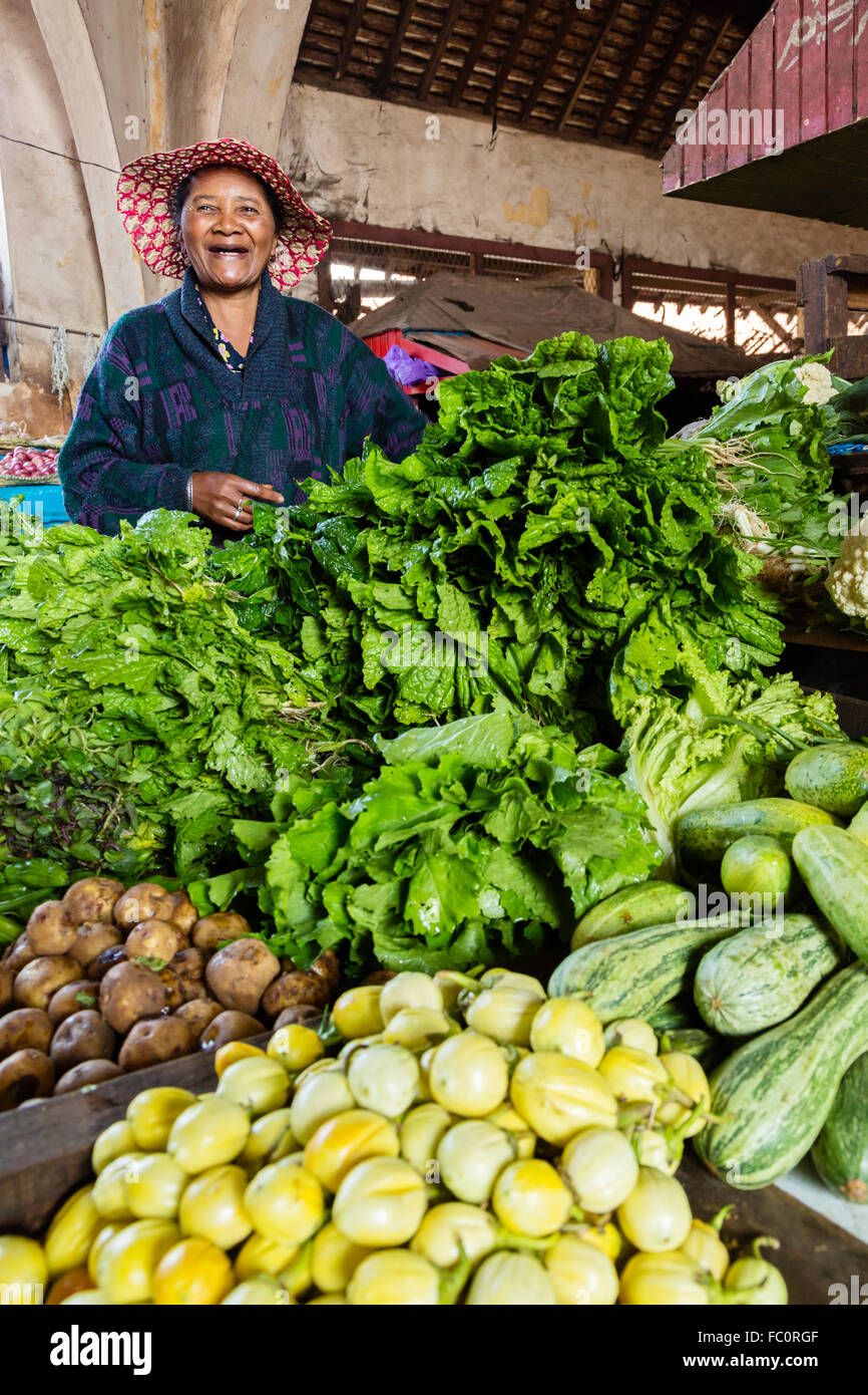 Vendeuse de legumes africaine Banque de photographies et d’images à ...