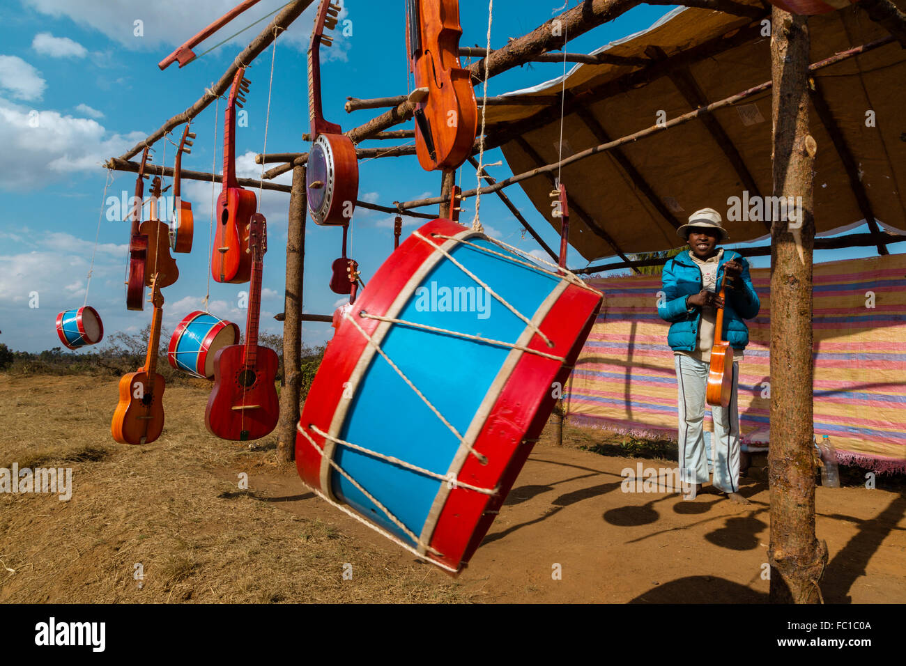Madagascar musical instruments Banque de photographies et d’images à ...