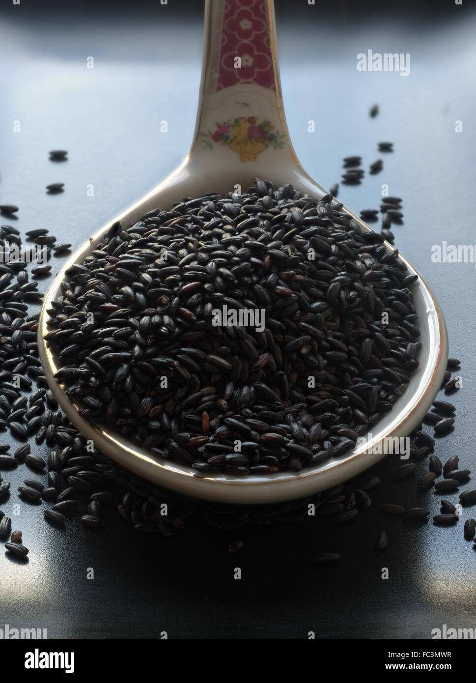 Riz noir Banque de photographies et d’images à haute résolution - Alamy