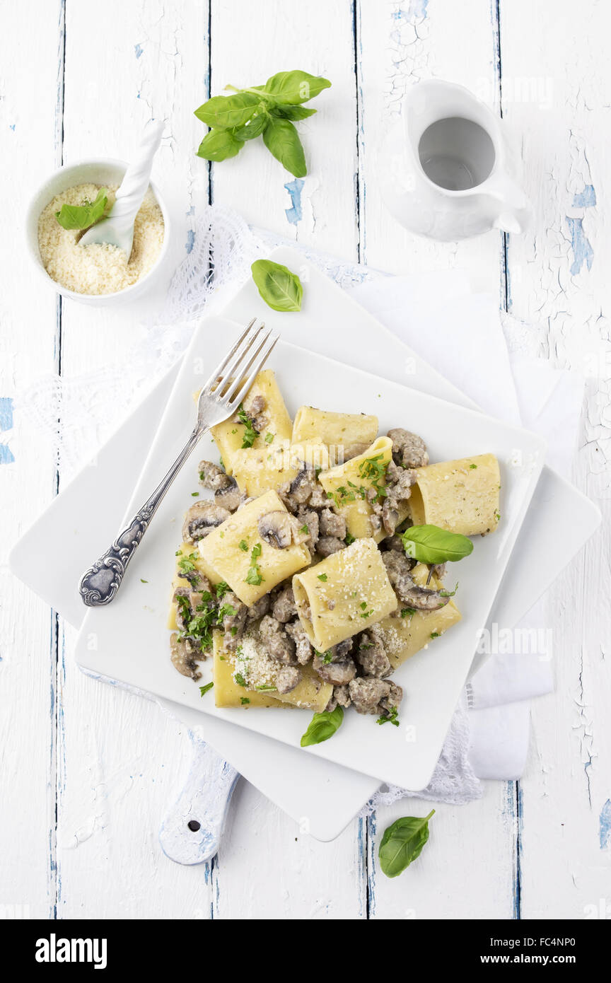 Mezzi tufoli Banque de photographies et d’images à haute résolution - Alamy