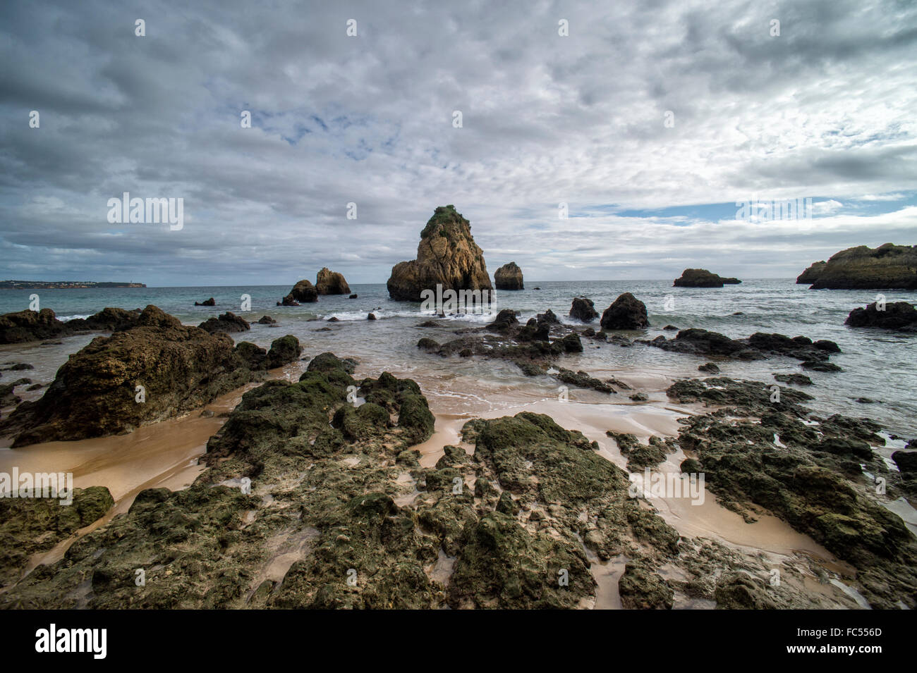 Plage Et Rochers Banque d'image et photos - Alamy