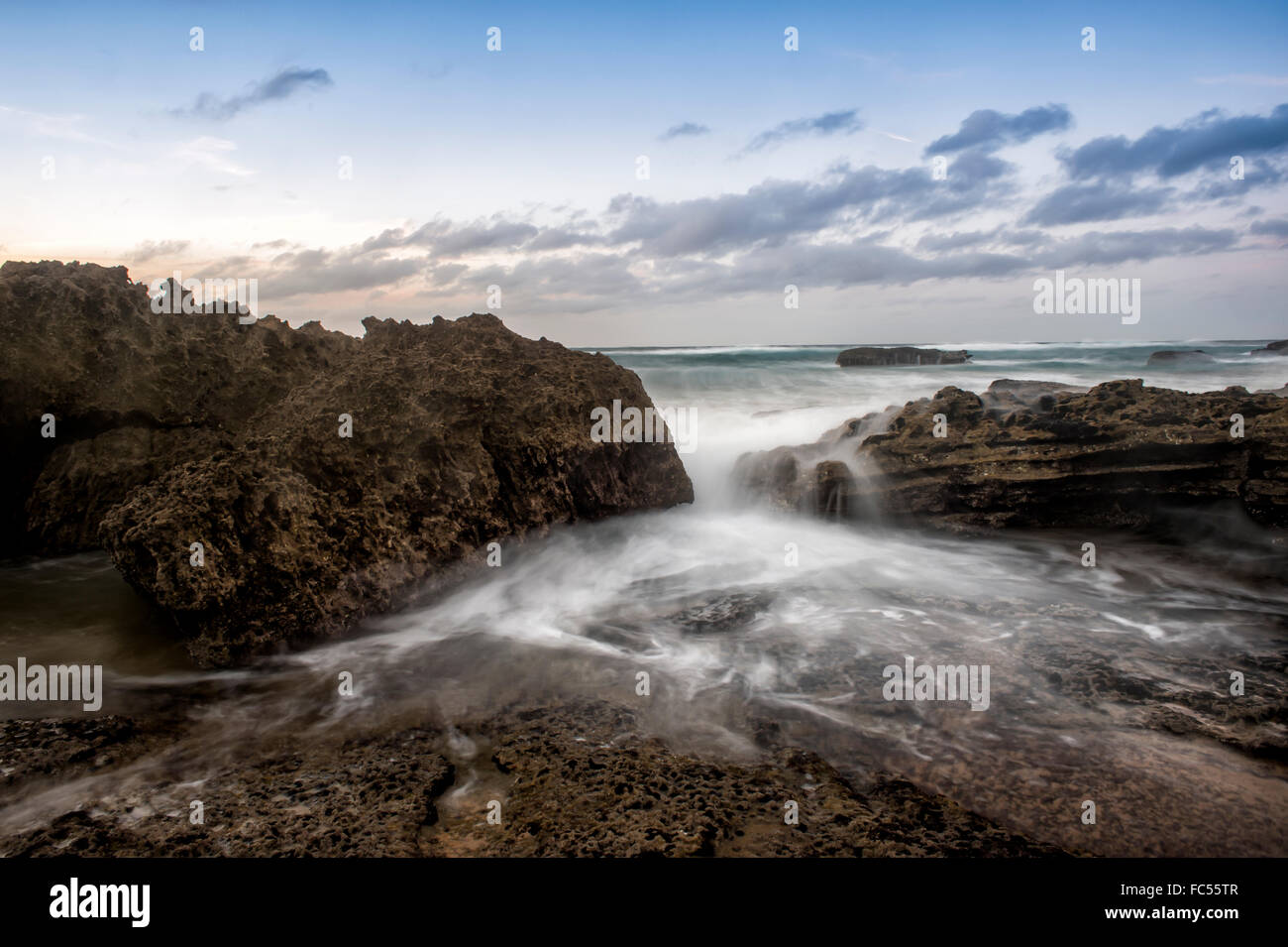 Rochers de la mer Banque de photographies et d’images à haute ...