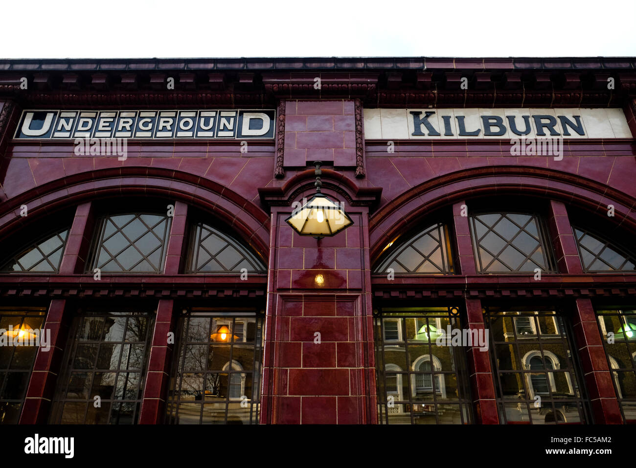 Kilburn underground station Banque de photographies et d’images à haute ...