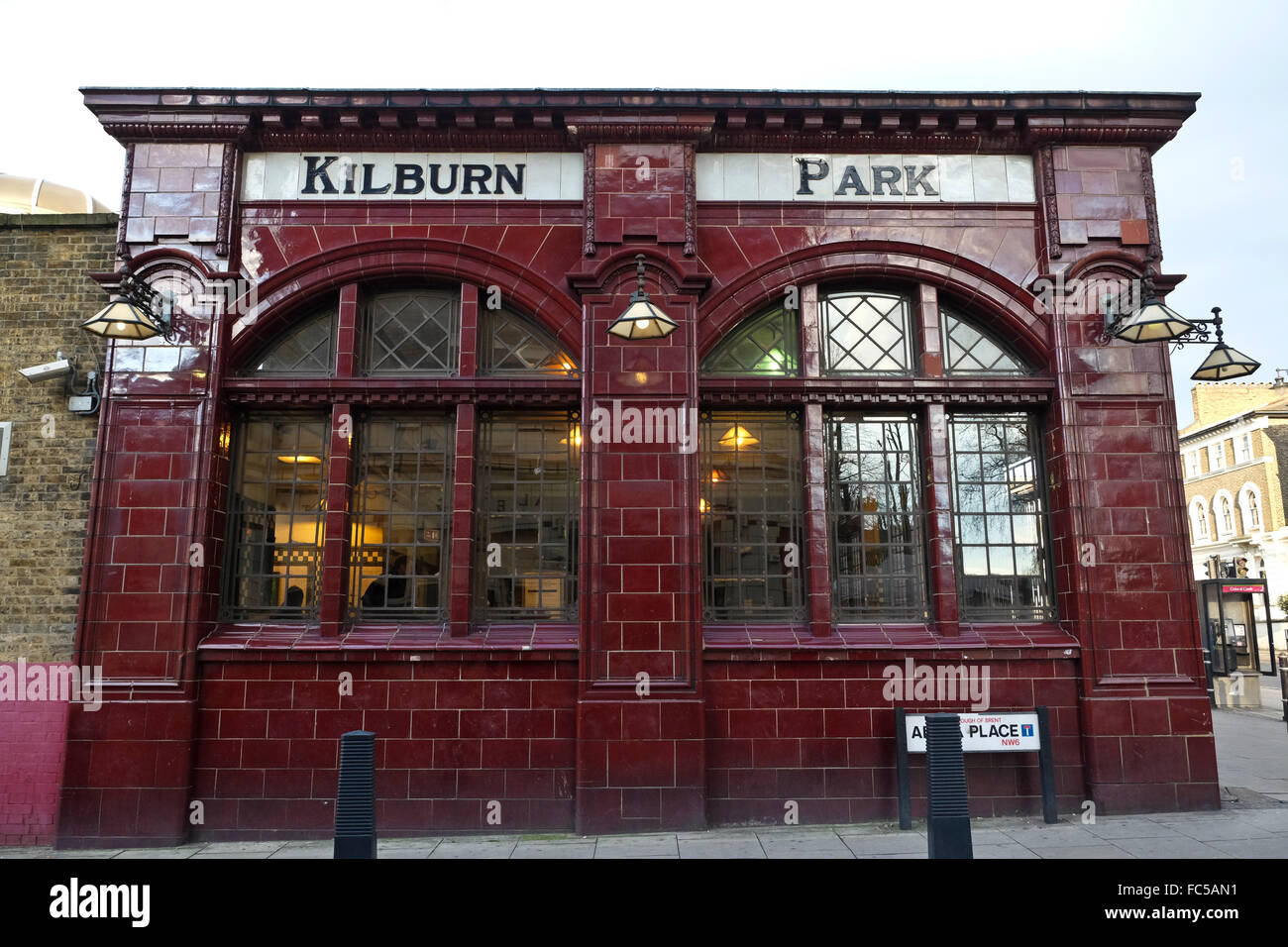Kilburn underground station Banque de photographies et d’images à haute ...