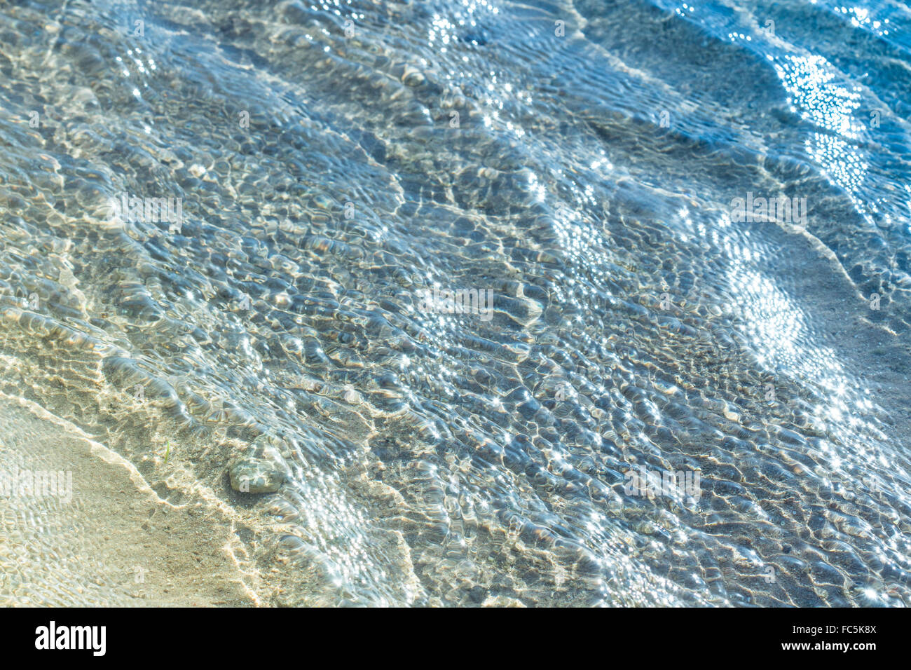 Eaux transparentes de la mer Banque de photographies et d’images à ...
