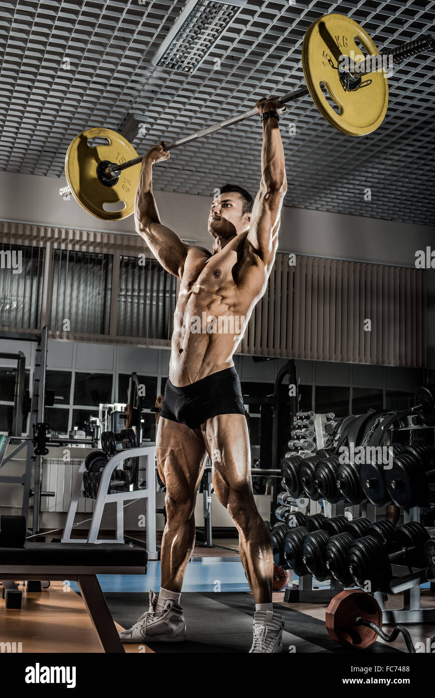 Exercices de musculation homme Banque de photographies et d’images à ...