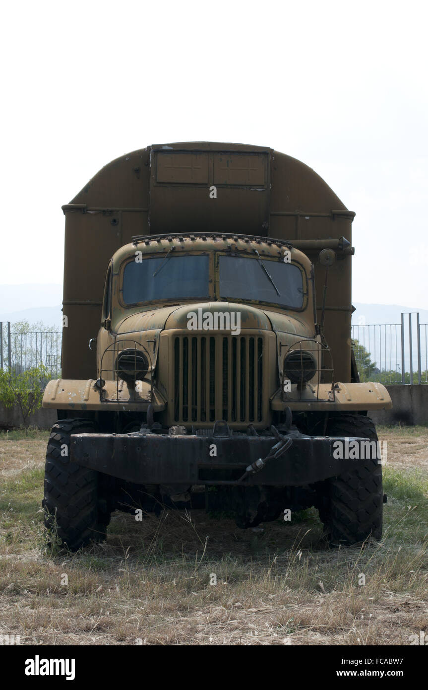Vieux camion militaire Banque de photographies et d’images à haute résolution - Alamy