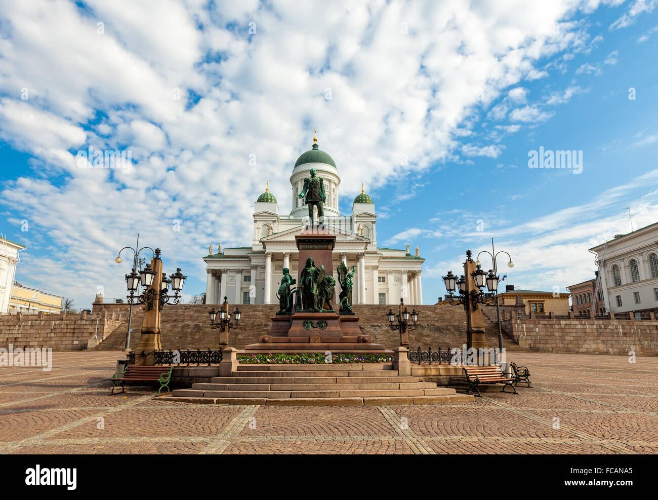 Statue de tsar alexander ii Banque de photographies et d’images à haute ...