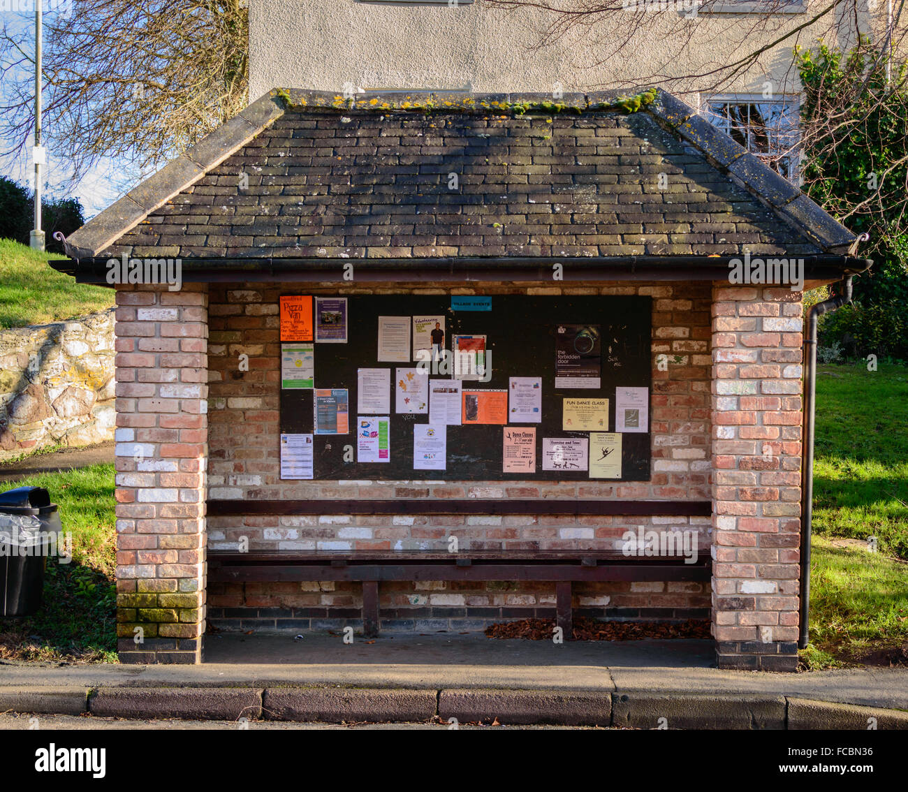 Abri bus en brique Banque de photographies et d’images à haute ...