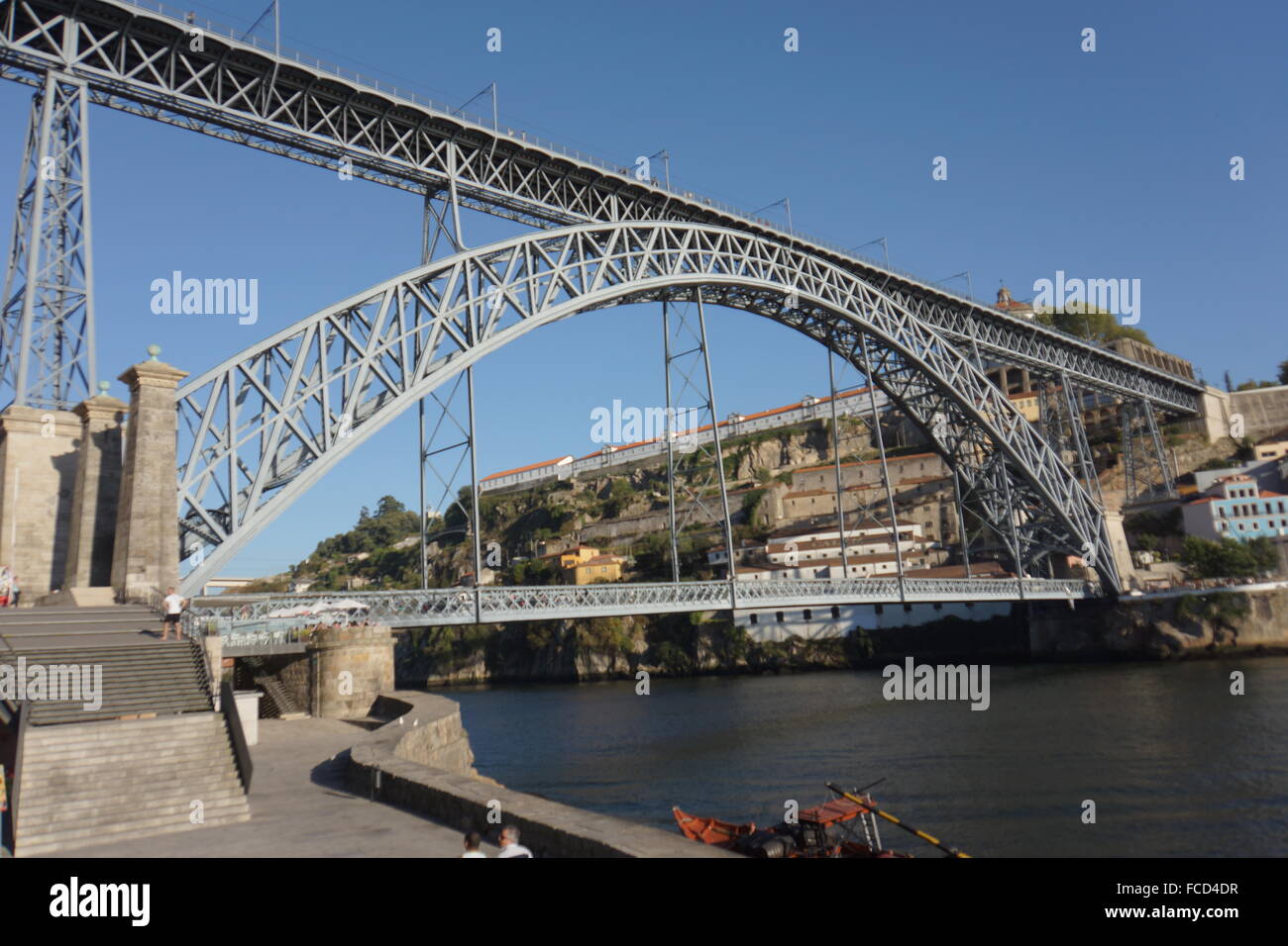 Pont metallique Banque de photographies et d’images à haute résolution ...