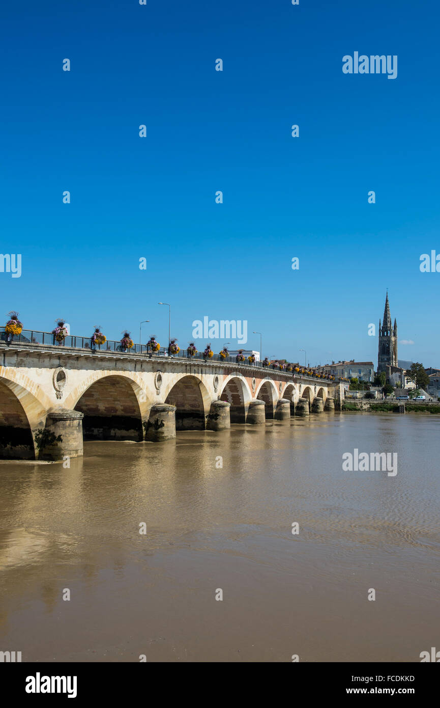 Libourne pont Banque de photographies et d’images à haute résolution ...