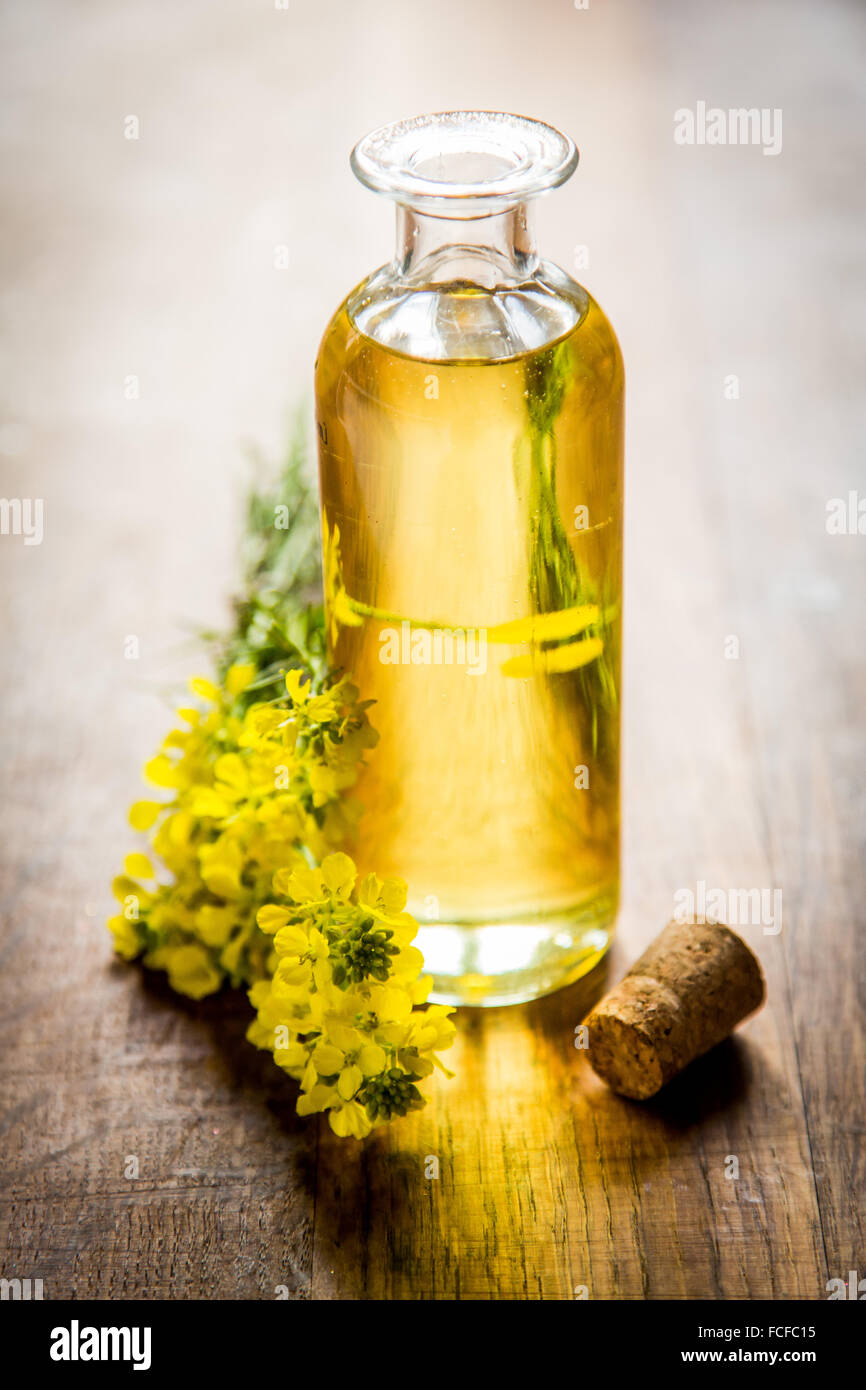 Colza Oil Banque d'image et photos - Alamy