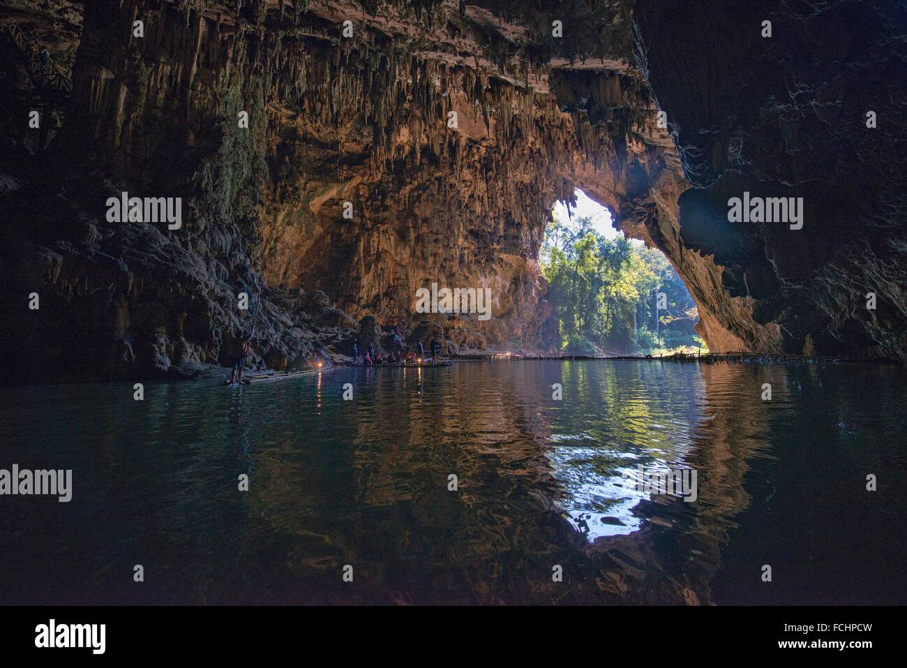 L'exploration de la grotte de Tham Lod, Pang Mapha en Thaïlande Photo ...