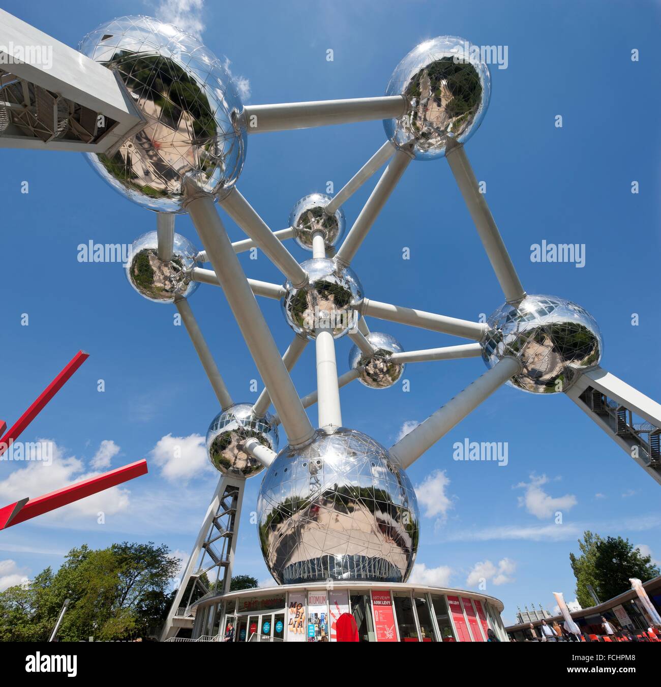 Andre Jean Polak Atomium Andre Waterkeyn Banque d'image et photos - Alamy