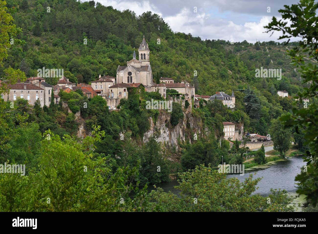 Village d'Albas, surplombant la rivière Lot, département du Lot, région ...