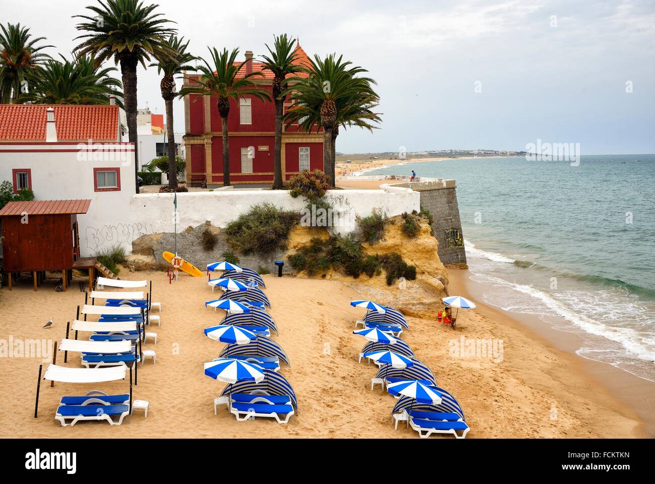 Armacao De Pera Beach Town Banque d'image et photos - Alamy