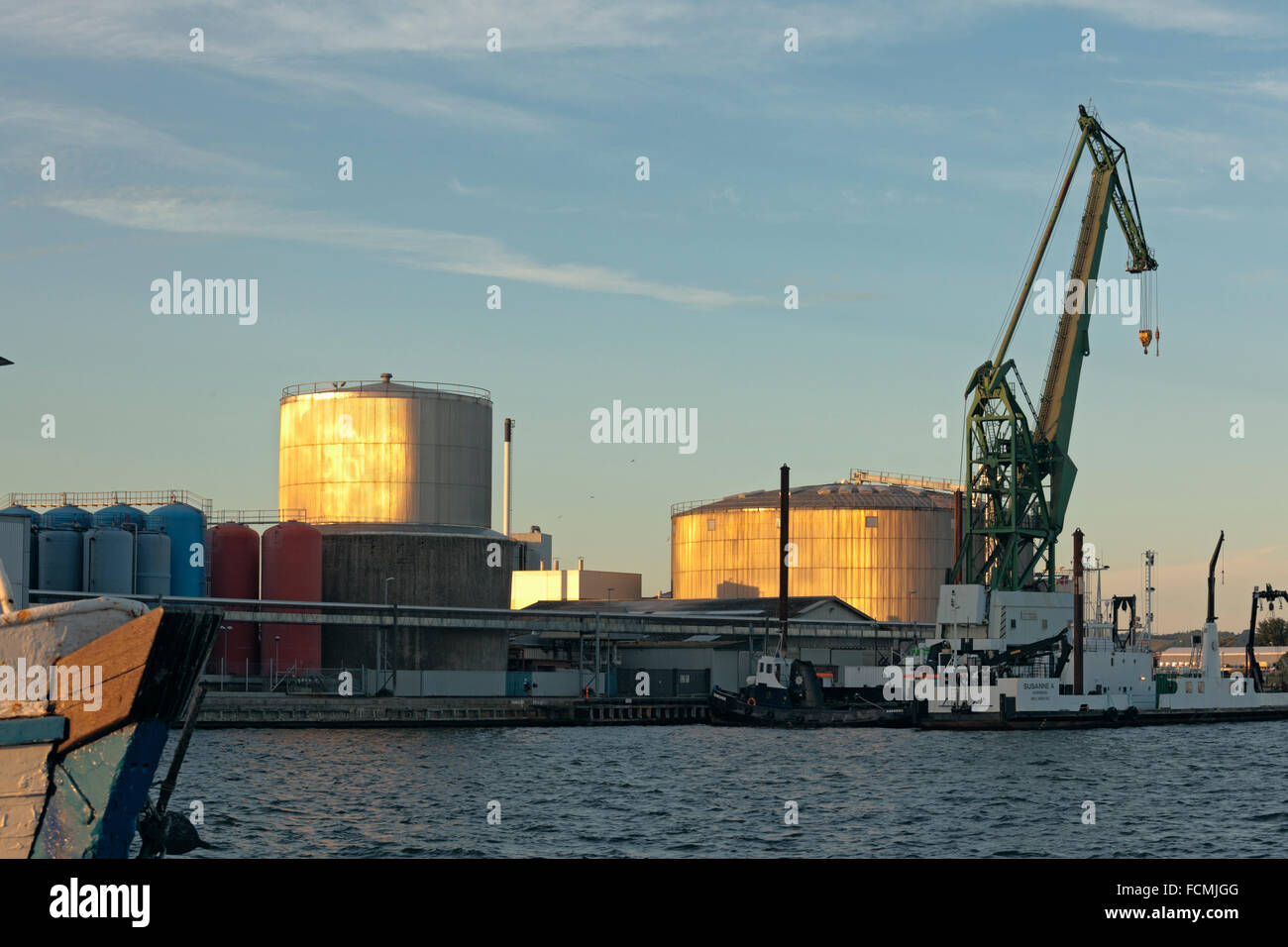 Réservoirs d'huile stockant des huiles comestibles comme l'huile de ...
