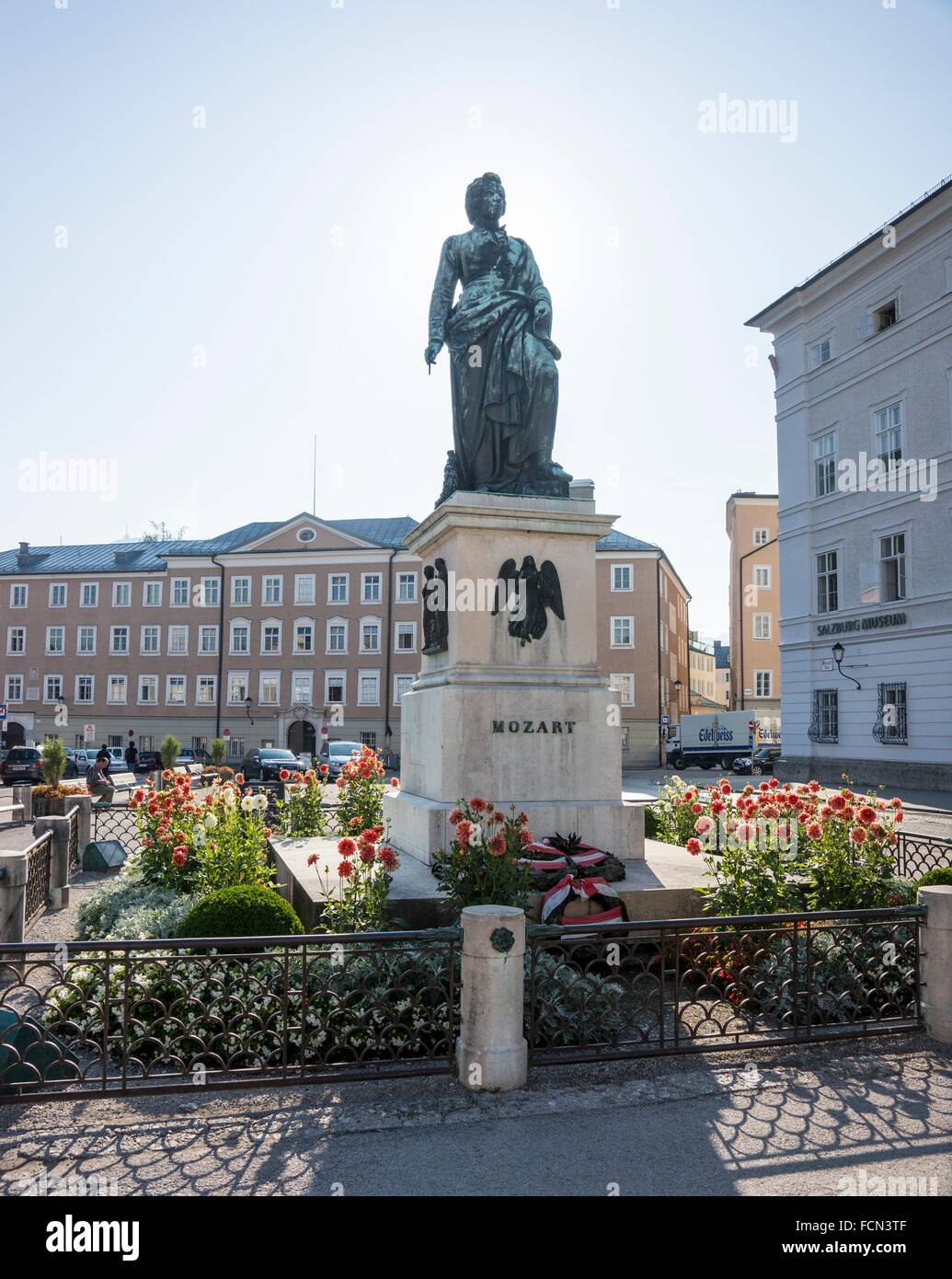 Salzburg Monument Mozart Mozartplatz Banque d'image et photos - Alamy