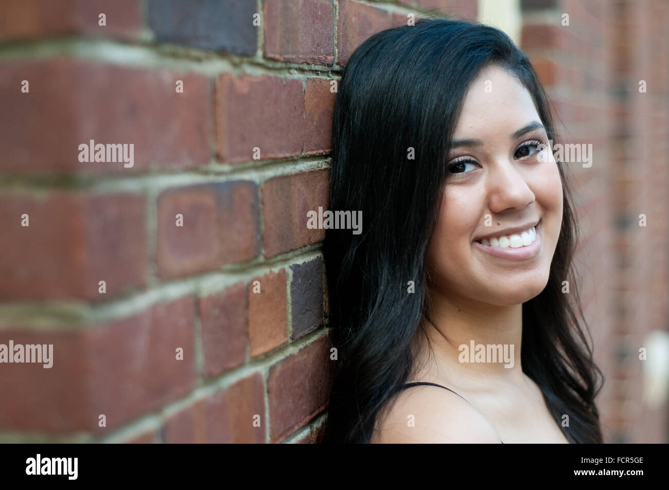 Latino teen girl Banque de photographies et d’images à haute résolution ...