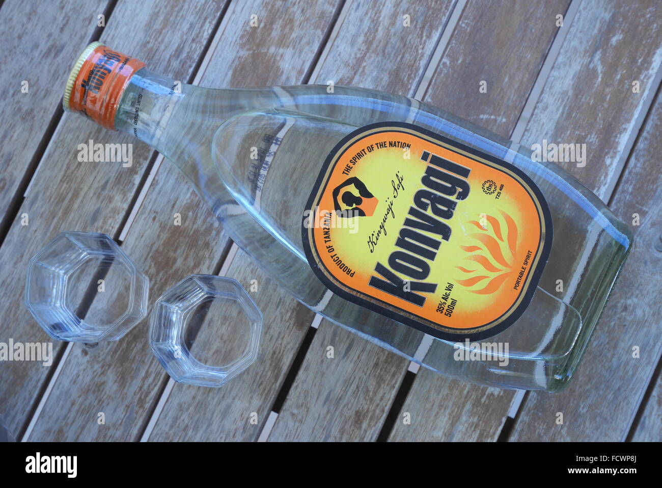 Konyagi tanzanien, une boisson spiritueuse basée sur la mélasse faite à ...