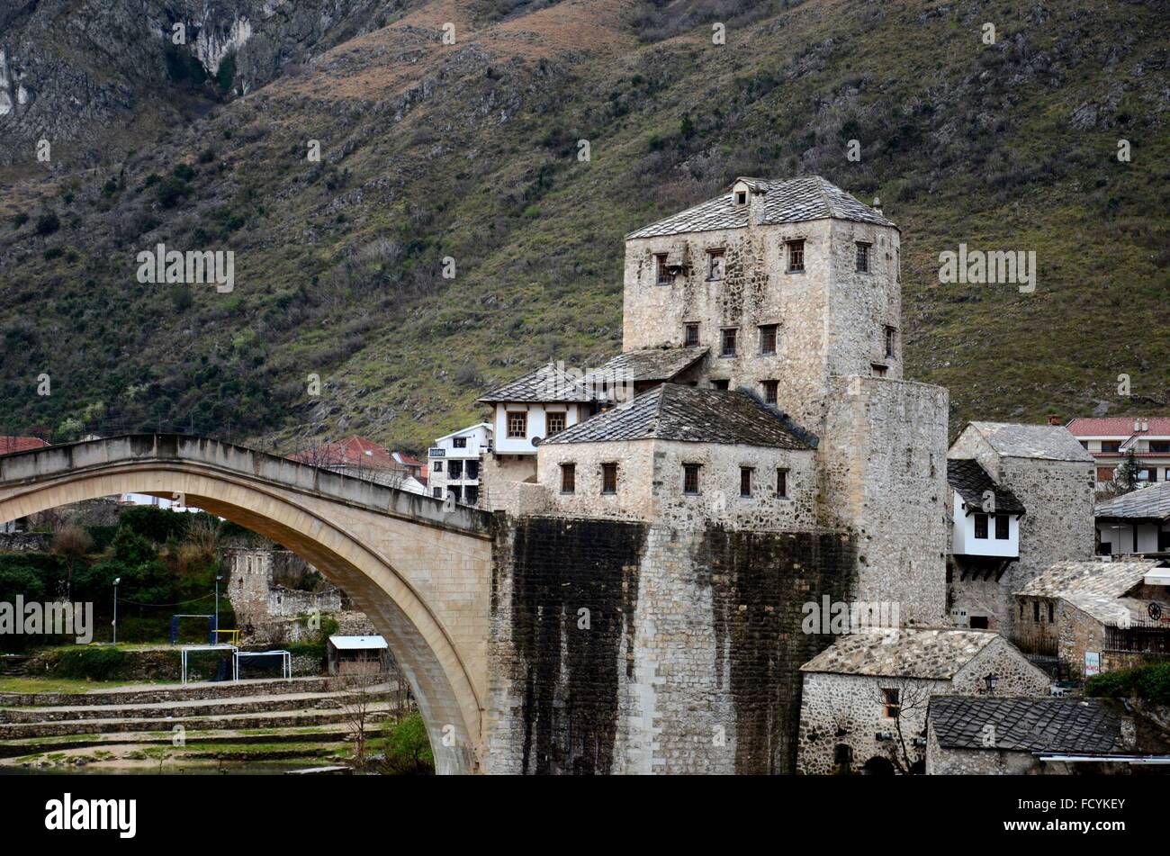Stari Most pont ottoman et fortification en remblai Mostar Bosnie ...