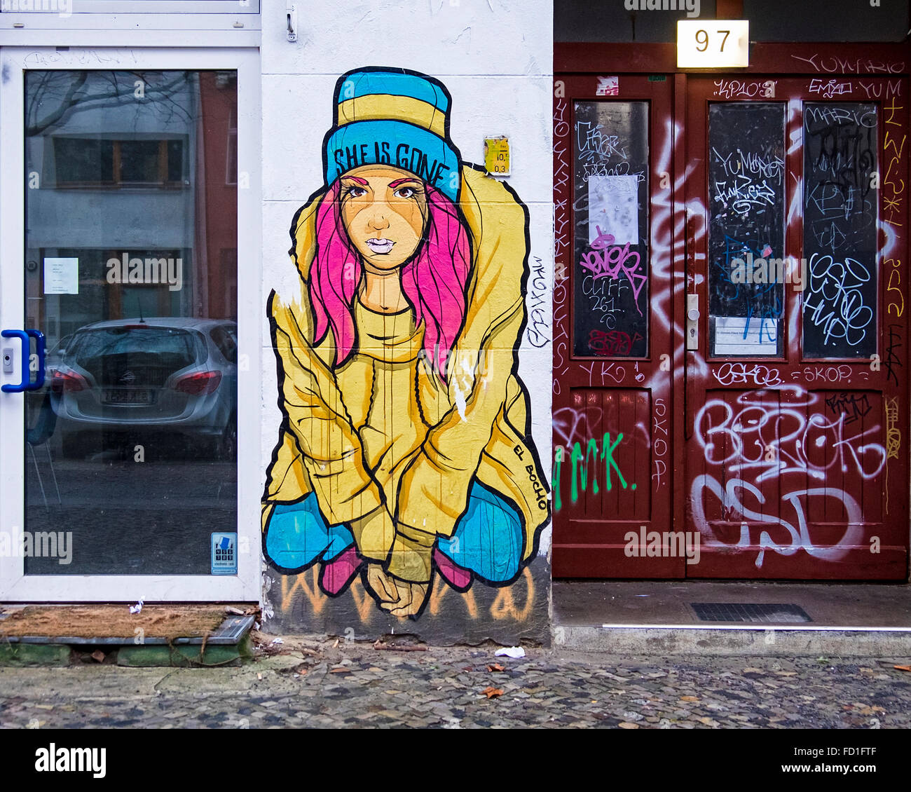 Berlin street art femme rose cheveux Banque de photographies et d ...