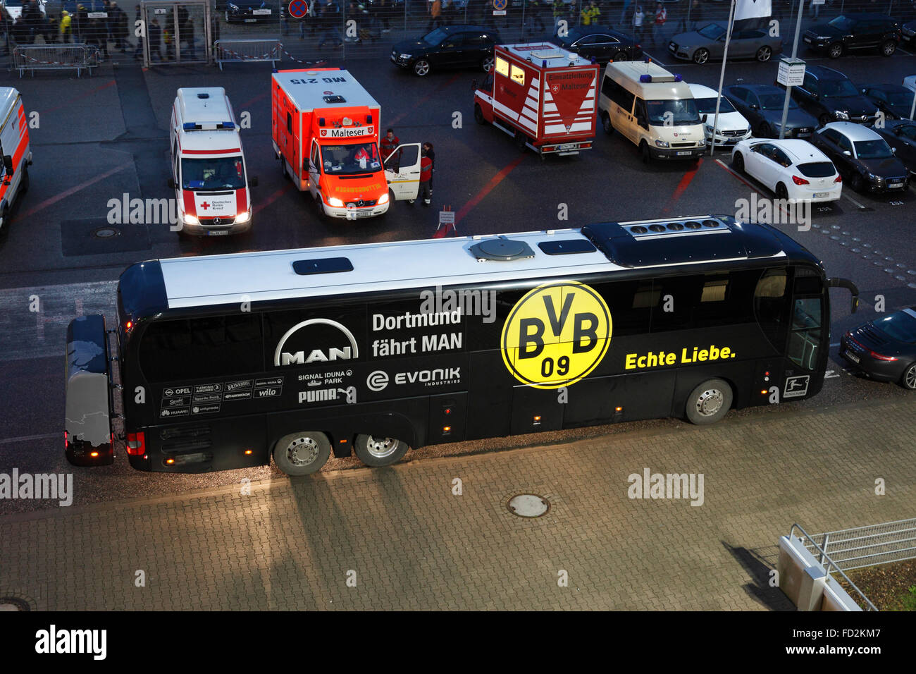 Team bus borussia dortmund sports Banque de photographies et d’images à ...