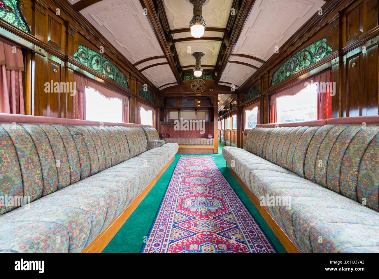 Vieux train intérieur Banque de photographies et d’images à haute ...