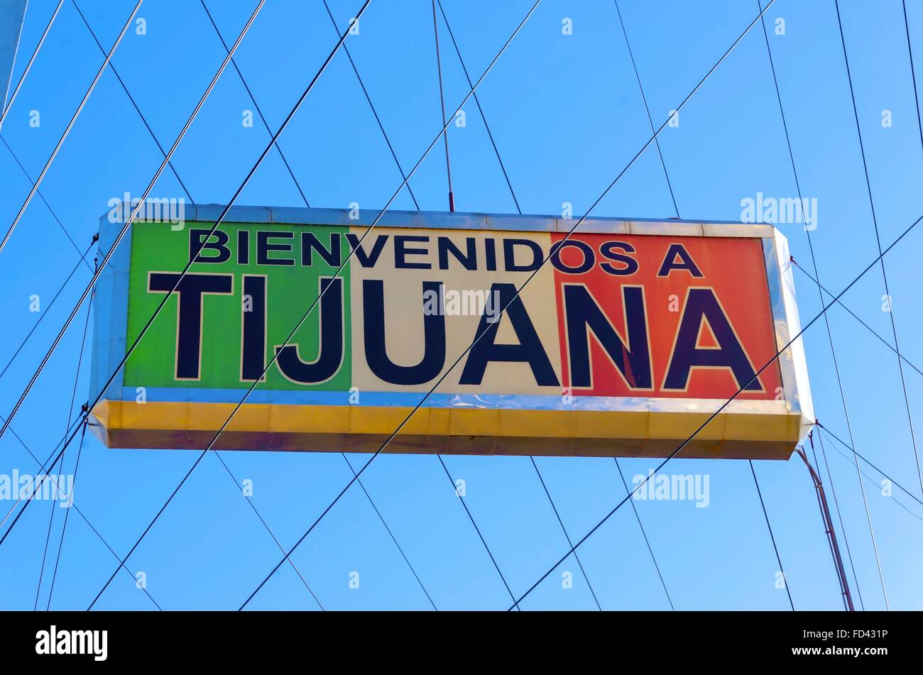 L'Bienvenidos a Tijuana signe sur le passage de millénaire (Arco y ...