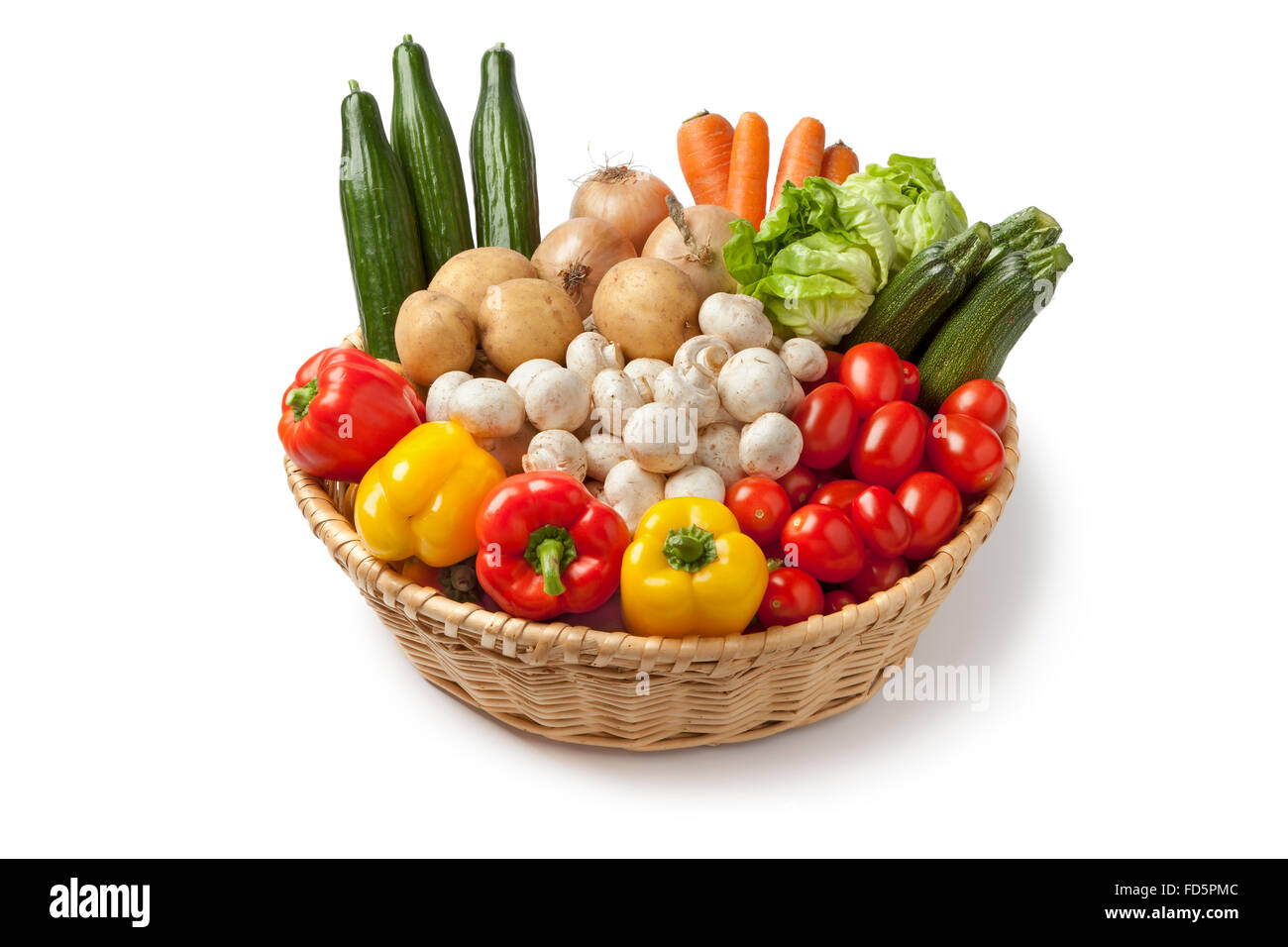 Panier de légumes frais sur fond blanc Photo Stock - Alamy