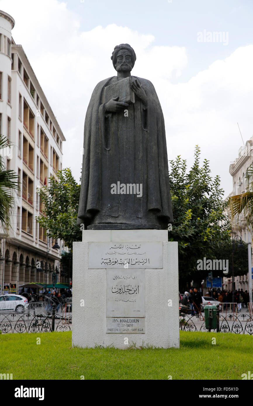 Tunisia tunis statue ibn khaldoun Banque de photographies et d’images à ...
