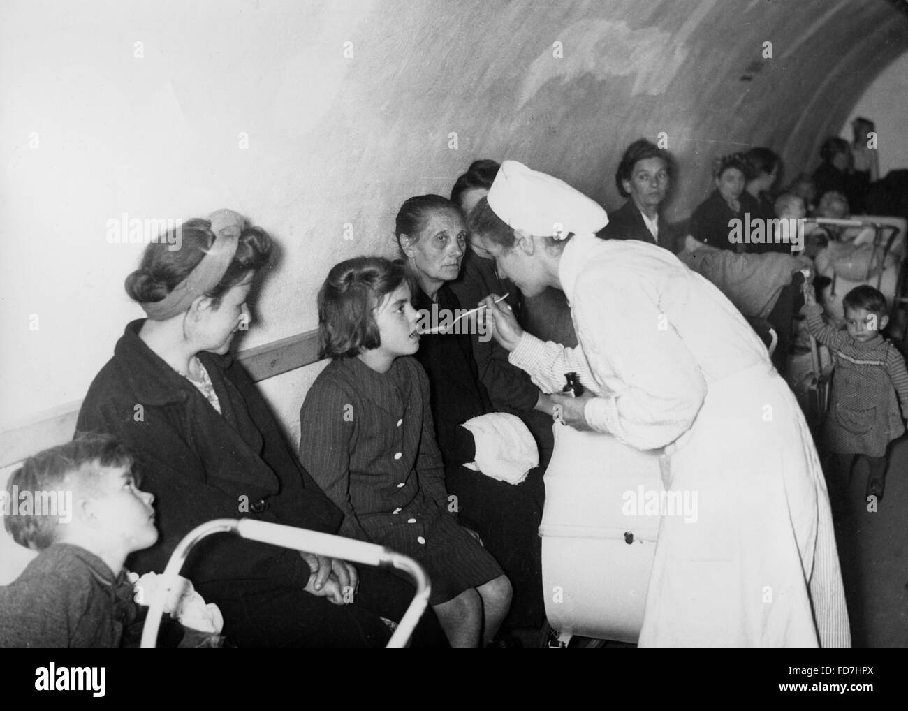 Infirmière croix rouge Banque de photographies et d’images à haute ...