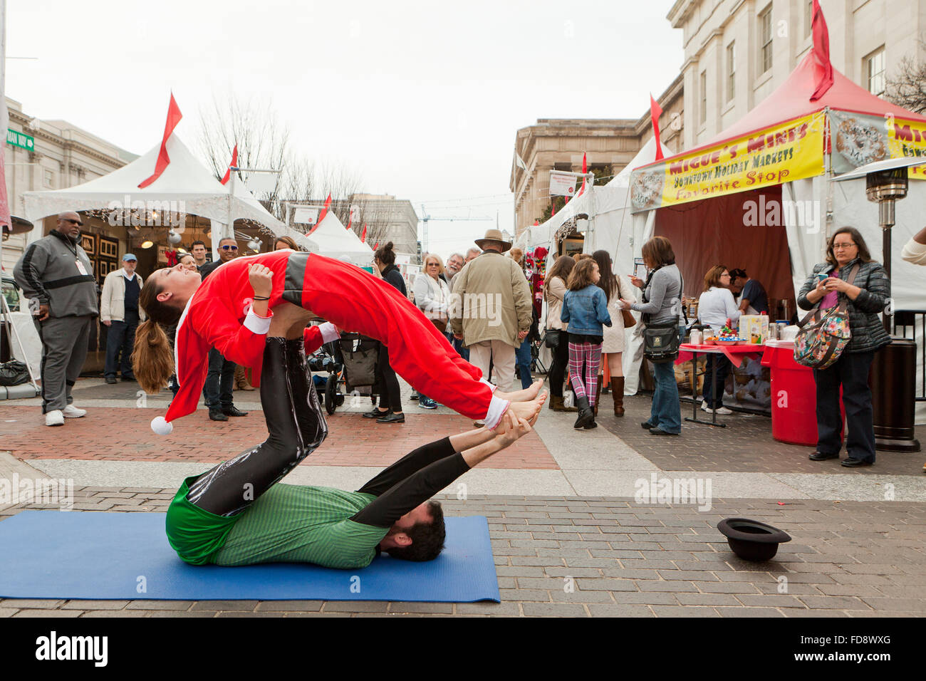 Acrobaties de rue Banque de photographies et d’images à haute ...